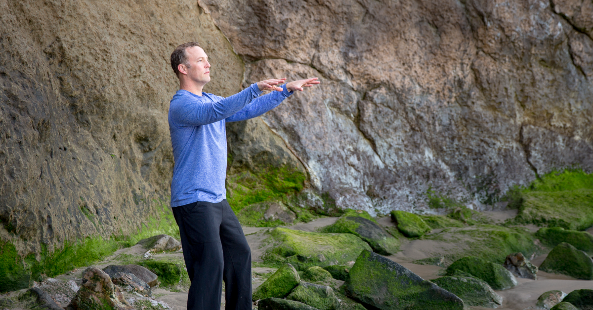 8-Minute Meditation Through Movement Routine to Calm Your Mind